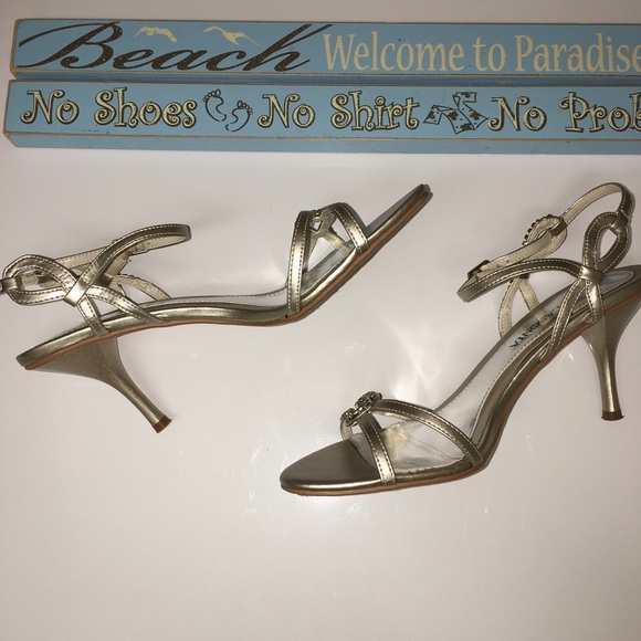 Lasonia | Shoes | Lasonia Metallic Silver Rhinestone Medium Heels 8m ...